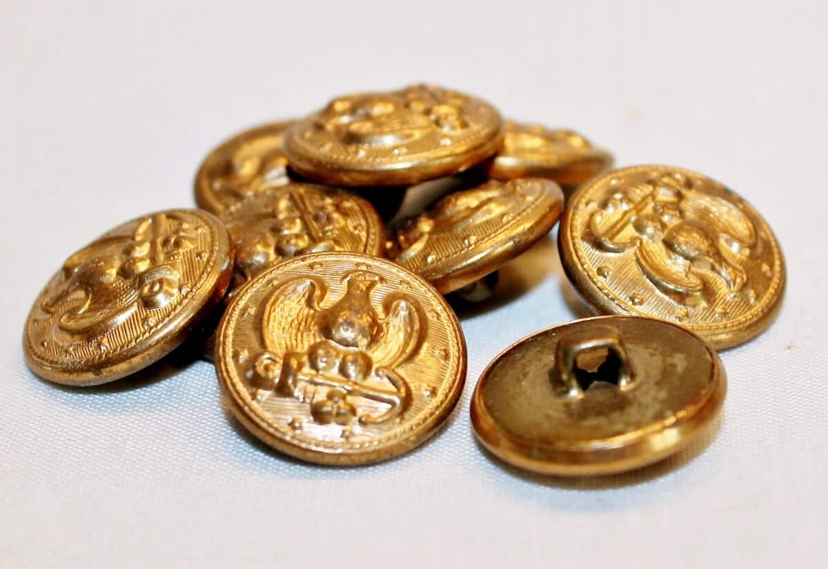 A Guide to Vintage & Antique Buttons: Part II • Adirondack Girl @ Heart