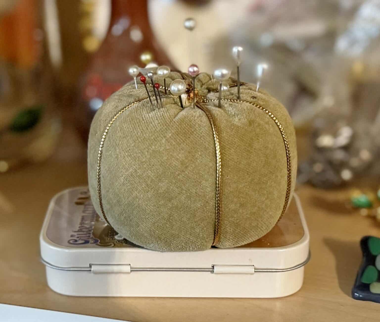 A Vintage & Antique Pin Cushion Guide w/Values • Adirondack Girl @ Heart